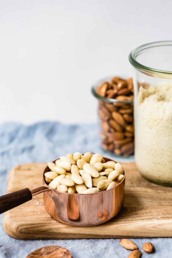 İki farklı Yöntemle - Ev Yapımı Badem Sütü - Mis Pasta